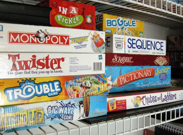 Easy Ways to Entertain your Family Without Electricity - The Prepper ...